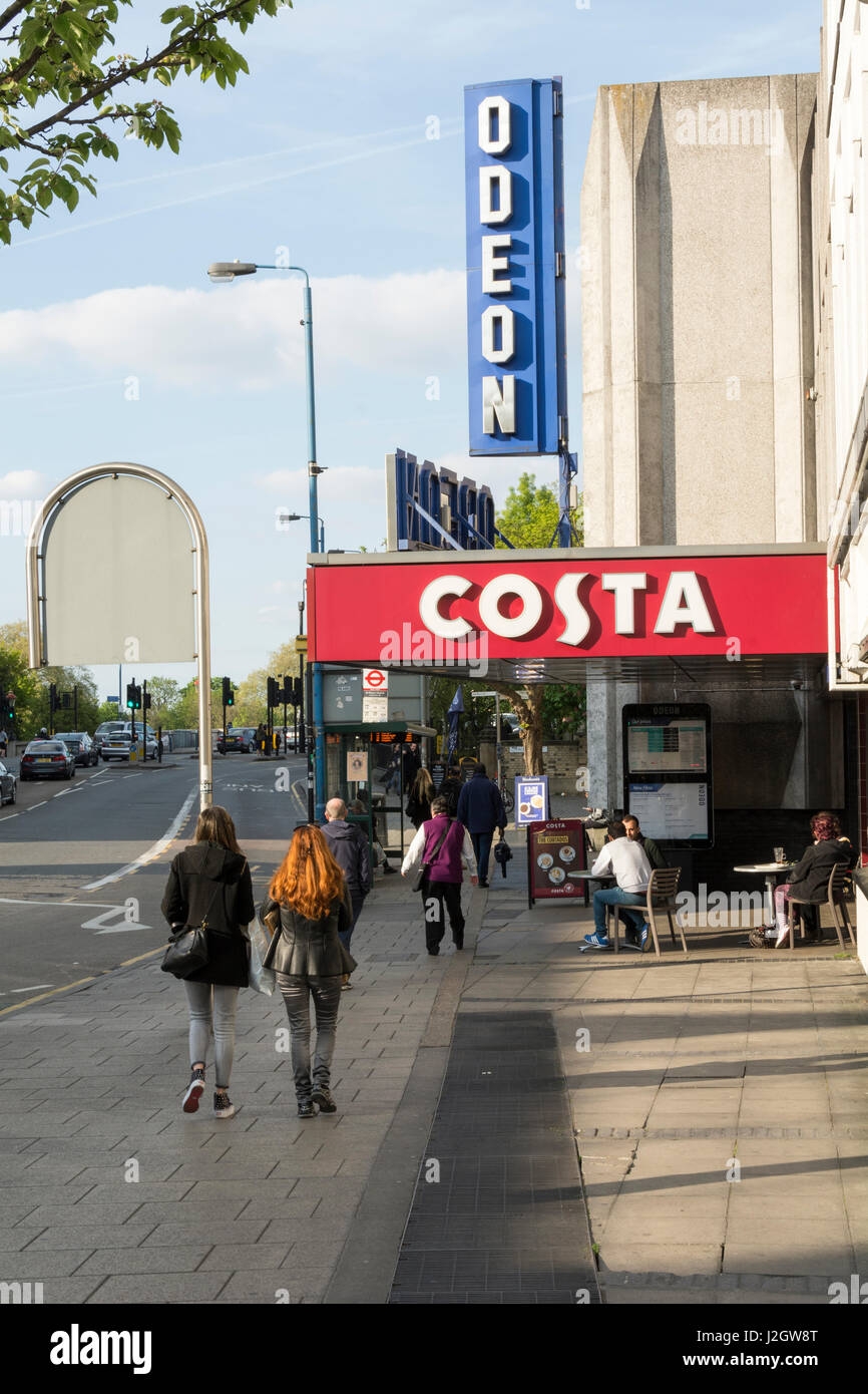 Putney high street hi-res stock photography and images - Alamy