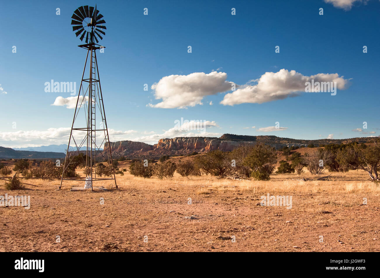 Windmill in New Mexico landscape Stock Photo - Alamy