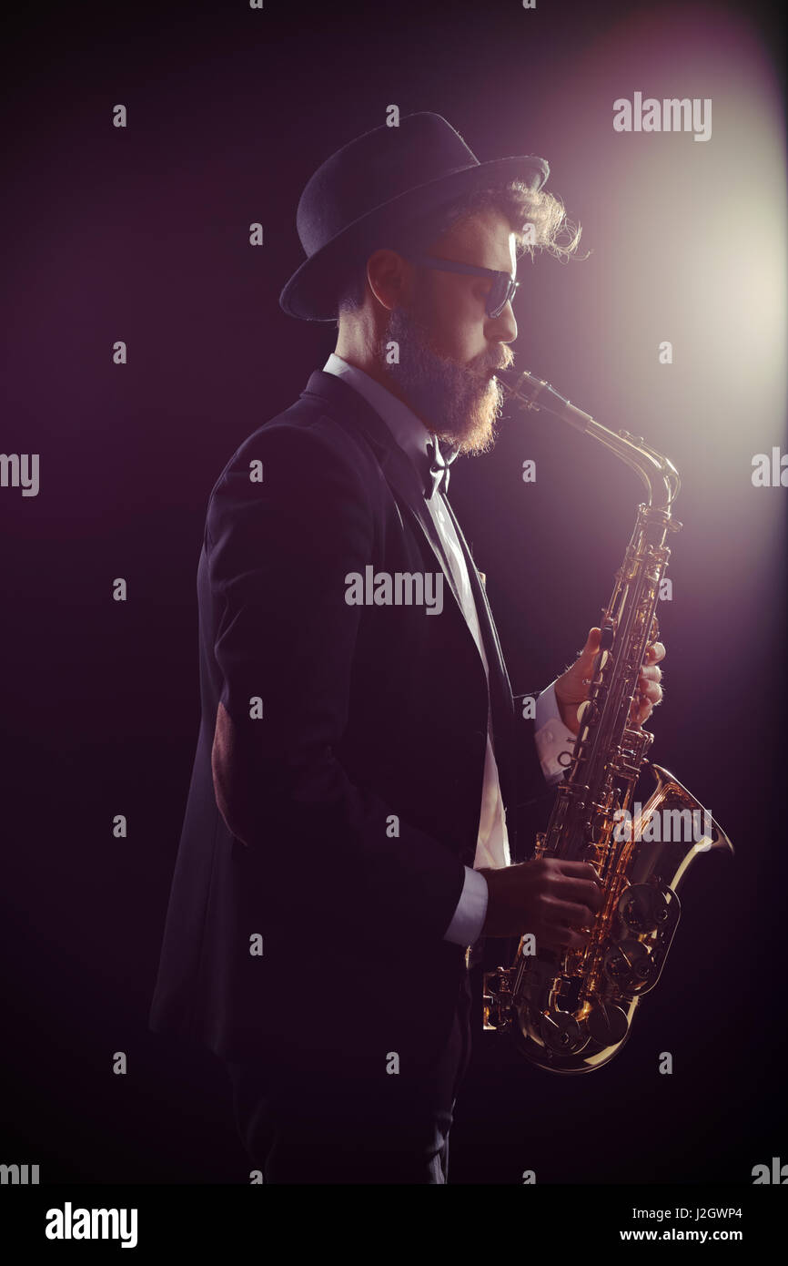 Saxophone profile hi-res stock photography and images - Alamy