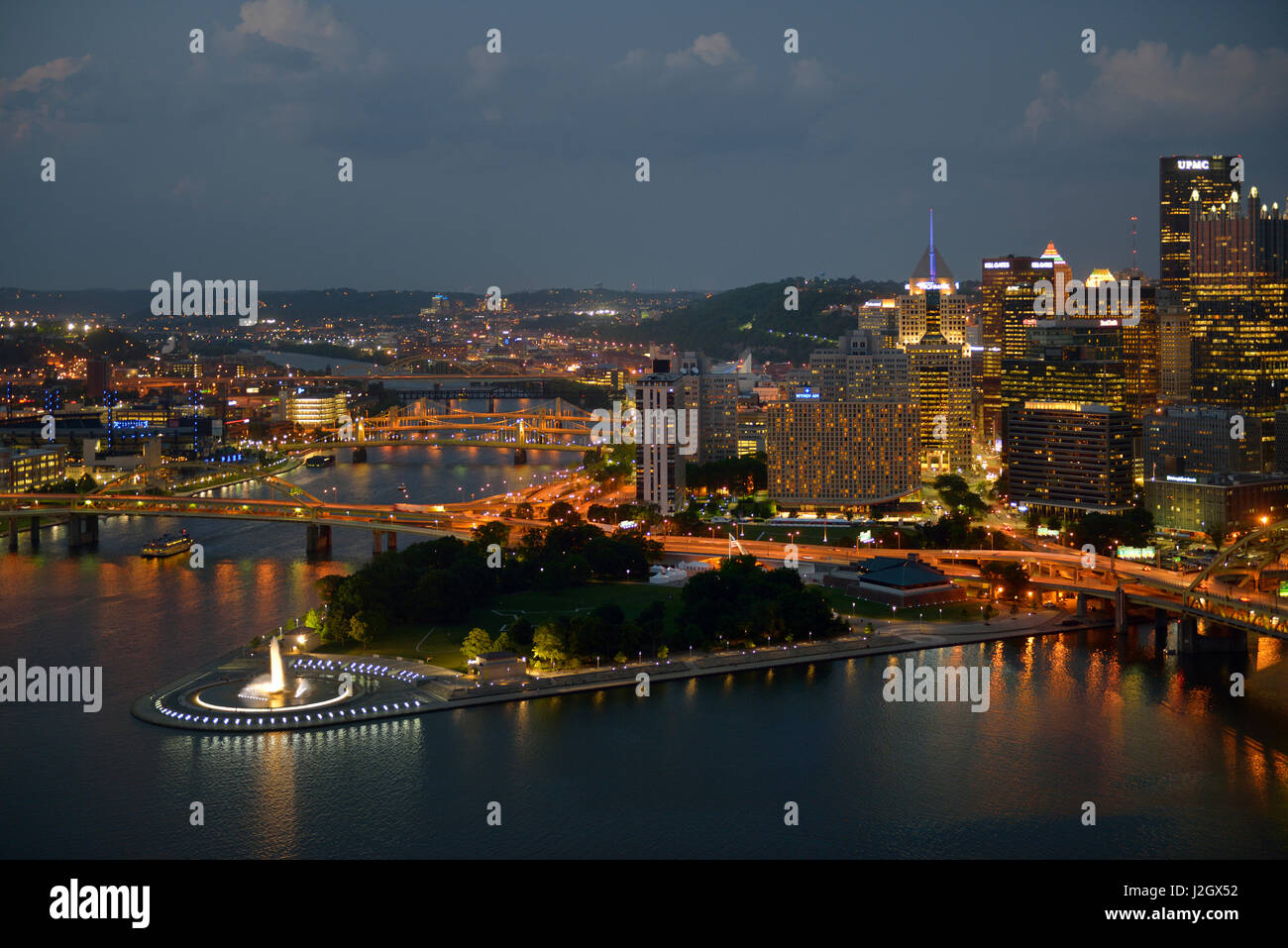 USA, Pennsylvania, Pittsburgh. Pittsburgh from the Duquesne Incline ...