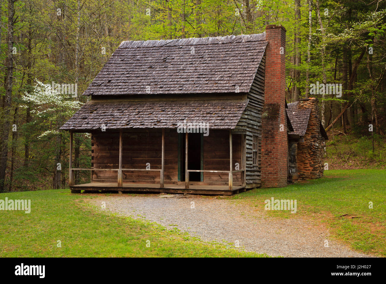 USA, Tennessee, Historic cabin in Cades Cove at Smoky Mountains ...