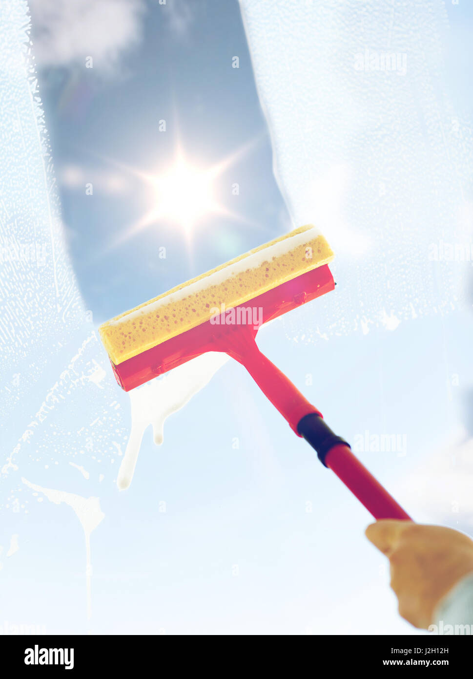 Hand cleaning window hi-res stock photography and images - Alamy