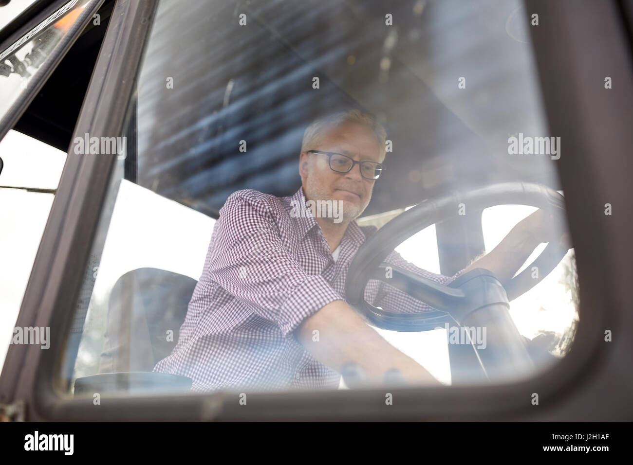 Man driving tractor hi-res stock photography and images - Alamy