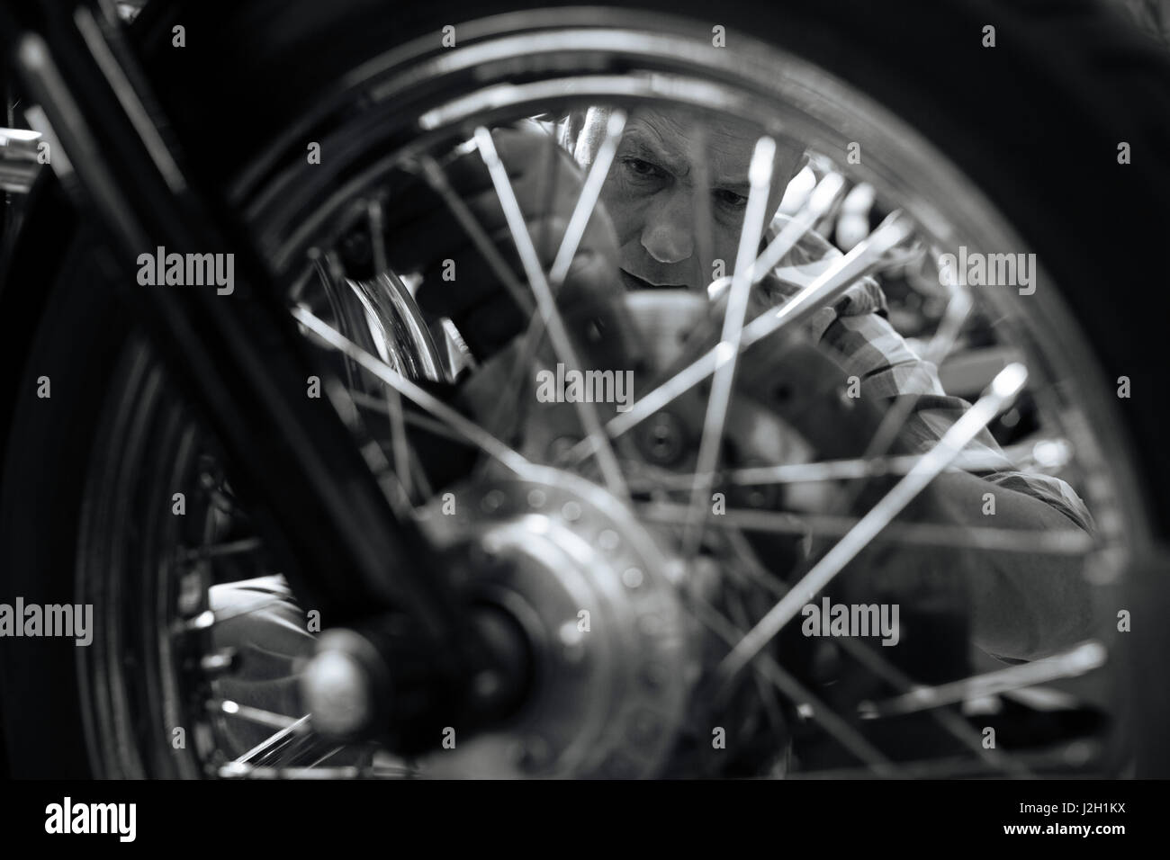 Excellent master mechanic repairing a wheel Stock Photo - Alamy