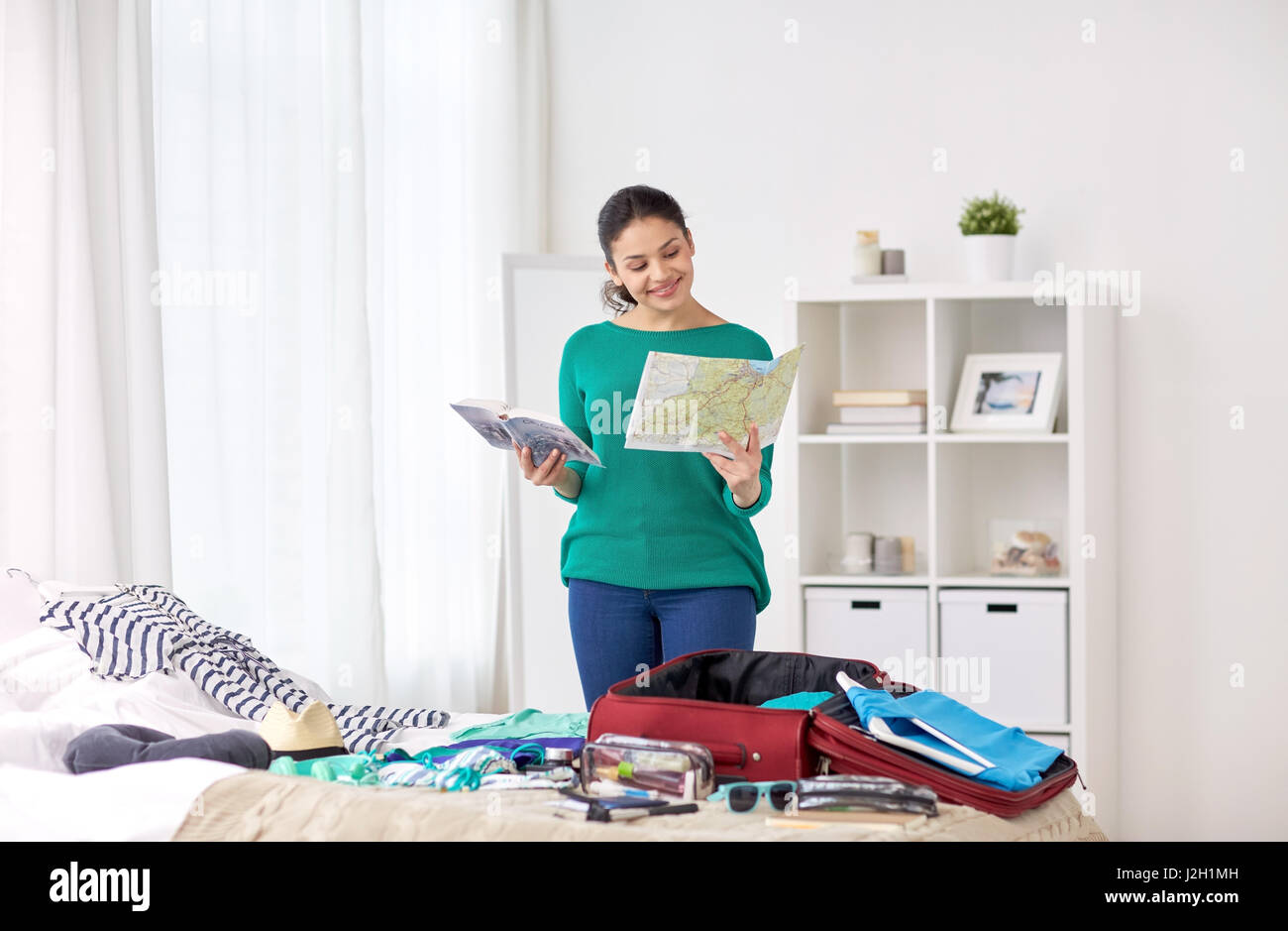 Packing guide hi-res stock photography and images - Alamy