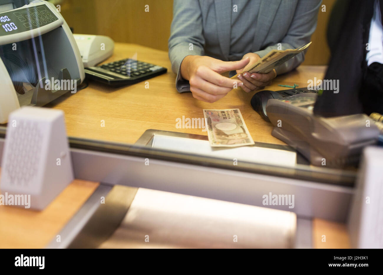 Cashier Counting Money High Resolution Stock Photography and Images - Alamy