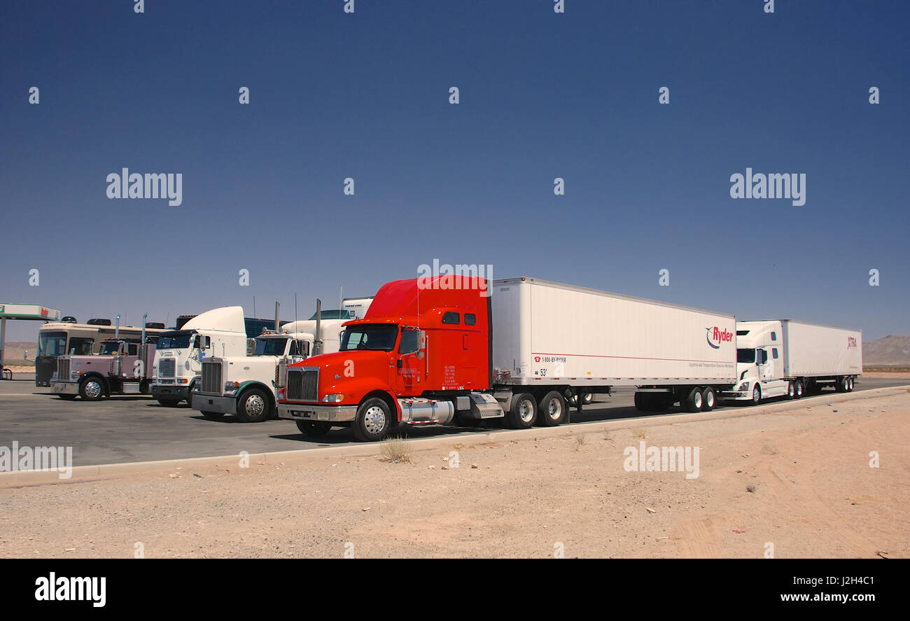 California desert rest stop hi-res stock photography and images - Alamy