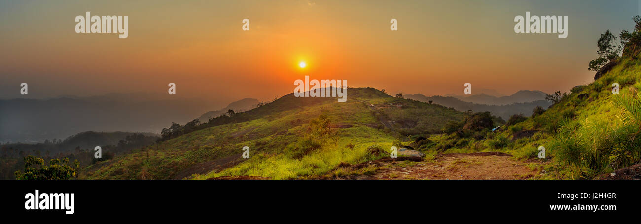 Beautiful sunset in the mountains. Munnar, Kerala state, South India ...