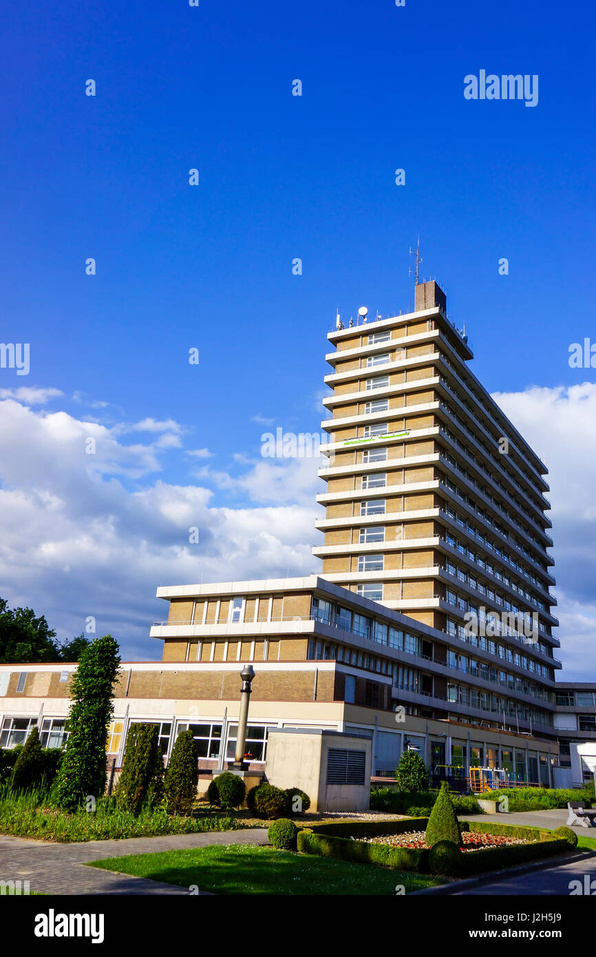 Modern hospital. hospital building. Medical Center Stock Photo - Alamy