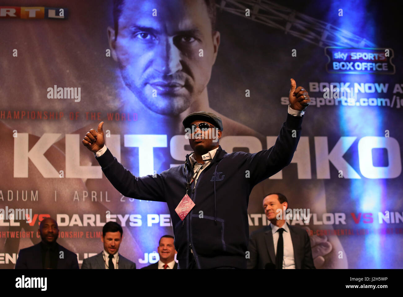 Crowd ahead weigh hi-res stock photography and images - Alamy