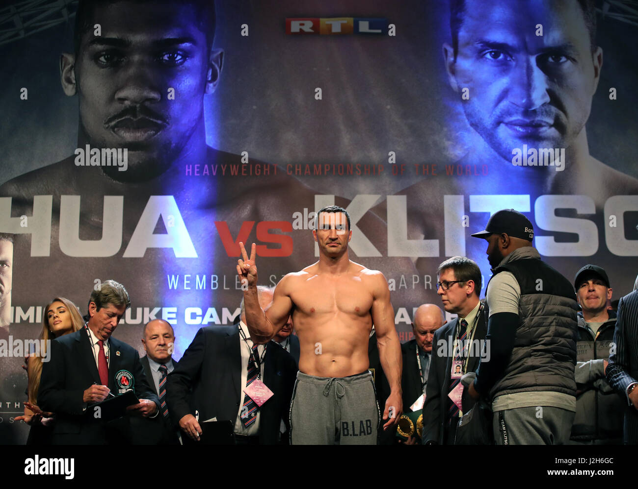 Boxing wembley arena london boxers hi-res stock photography and images ...