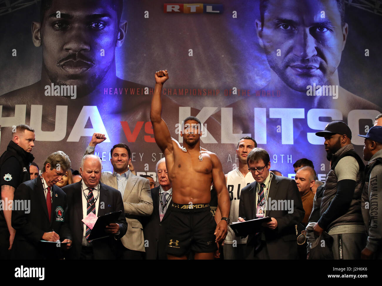 Boxing wembley arena london boxers hi-res stock photography and images ...