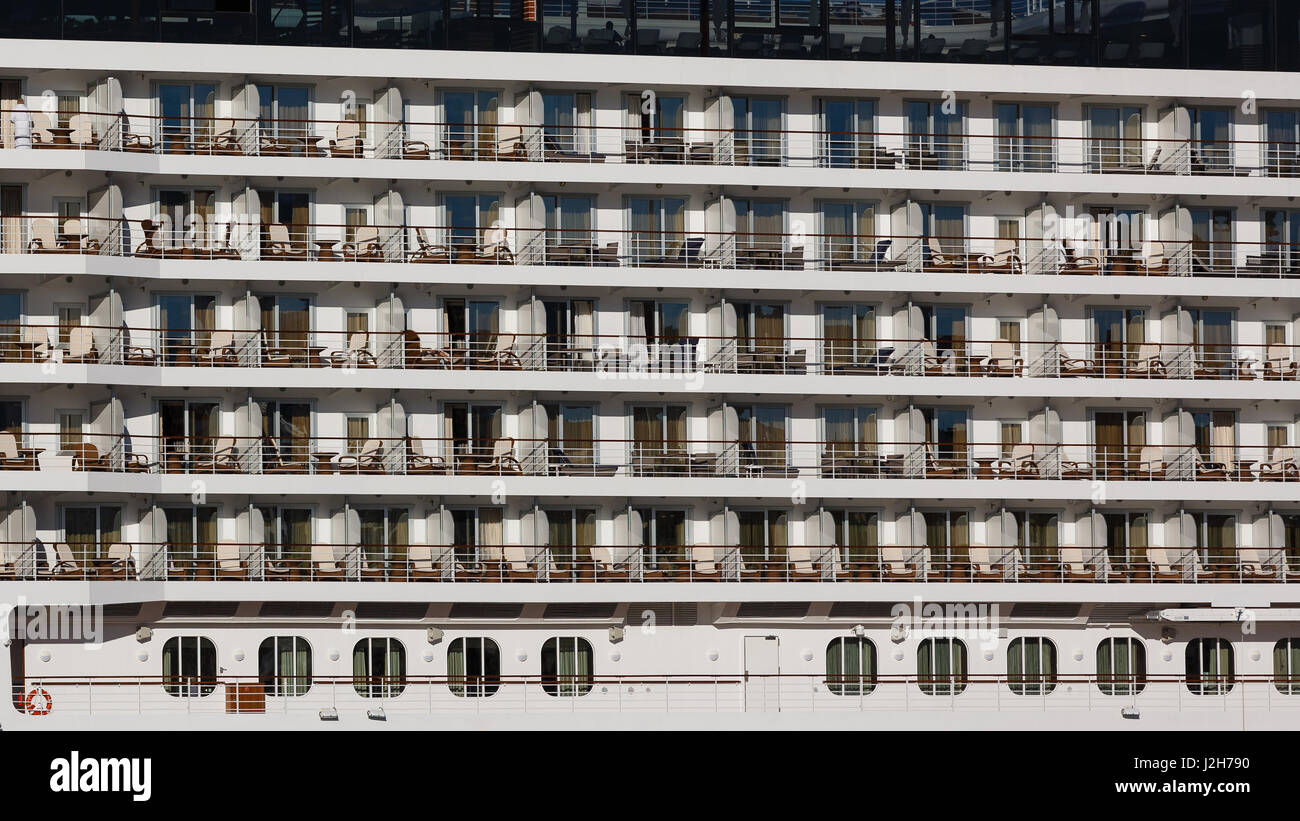 Cruise ship close up hi-res stock photography and images - Alamy