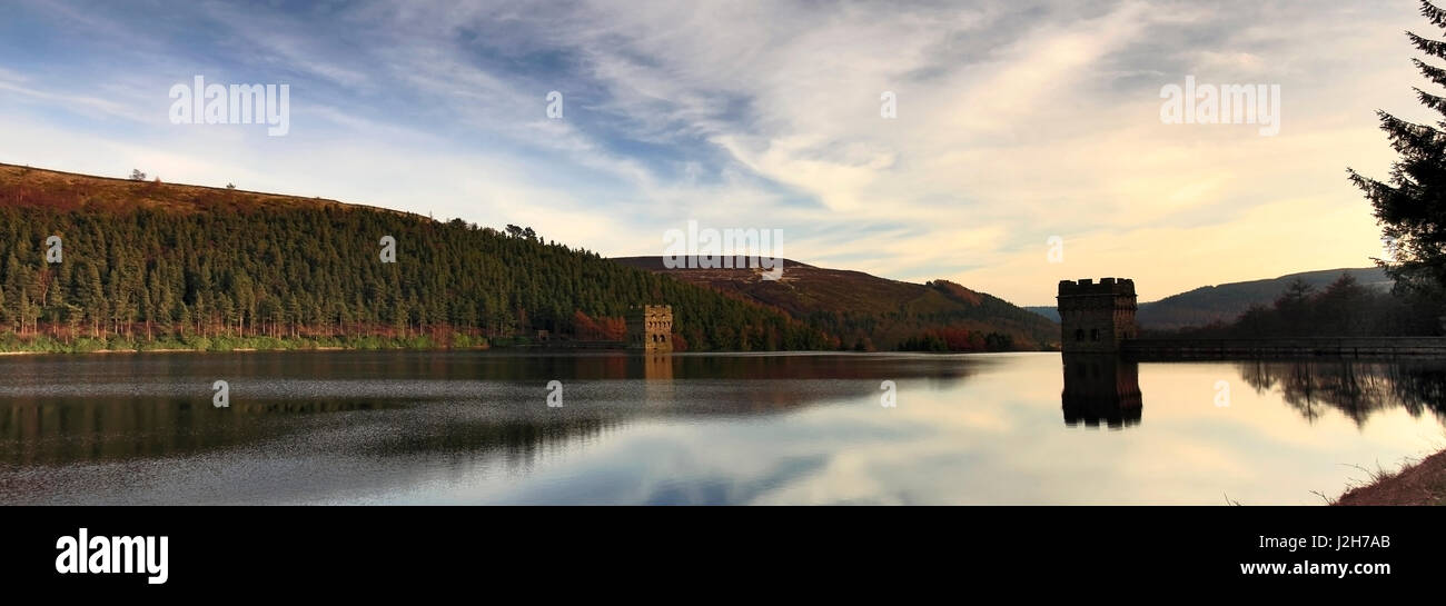 Autumn view of Derwent reservoir dam, Upper Derwent Valley, Derbyshire ...