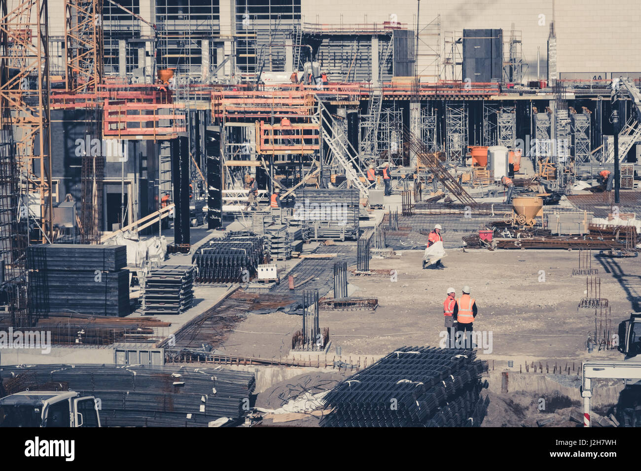 Construction builder worker on site hi-res stock photography and images ...