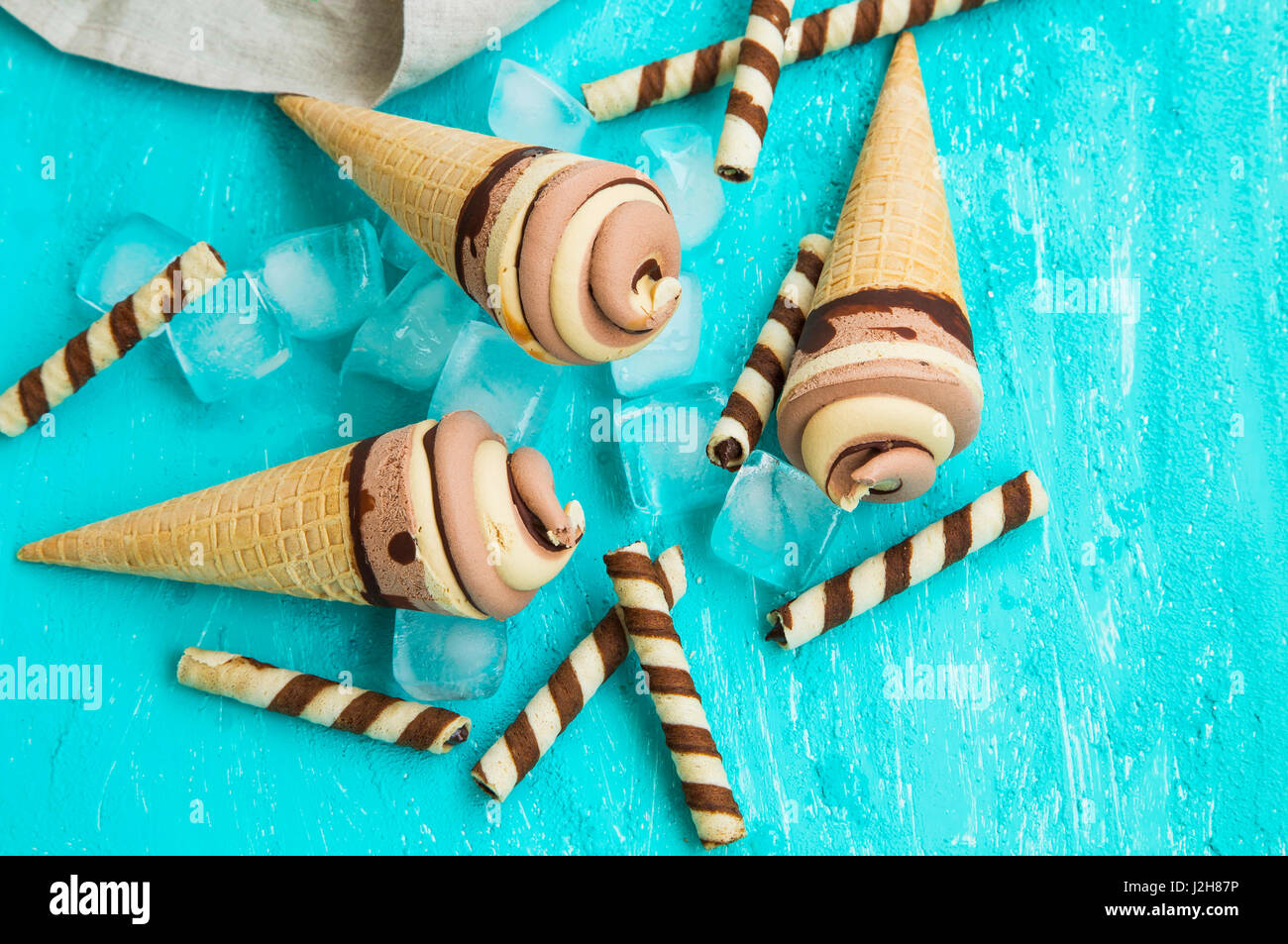 Ice cream cone in spiral hi-res stock photography and images - Alamy