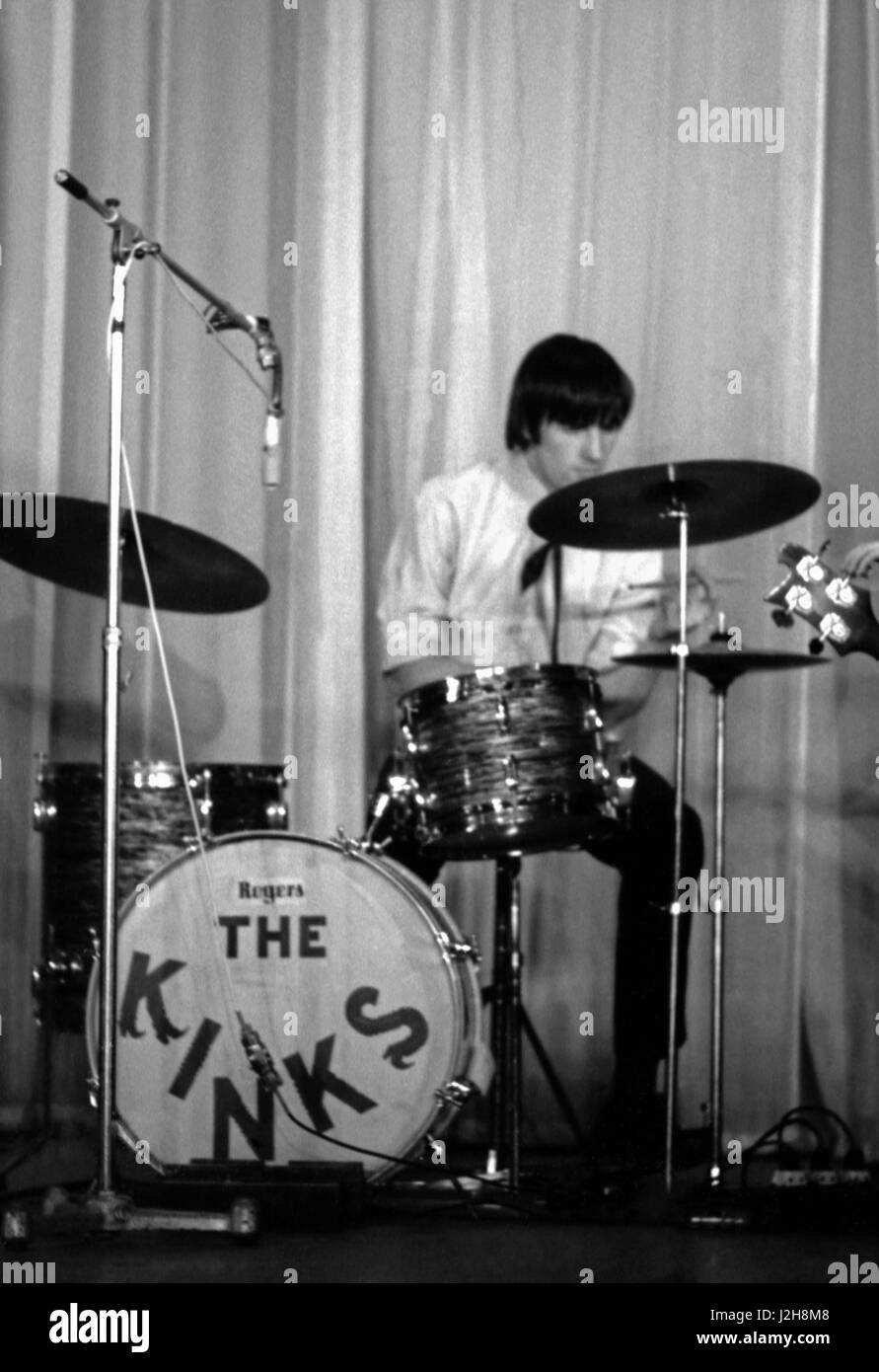 The Kinks 1964 High Resolution Stock Photography and Images - Alamy