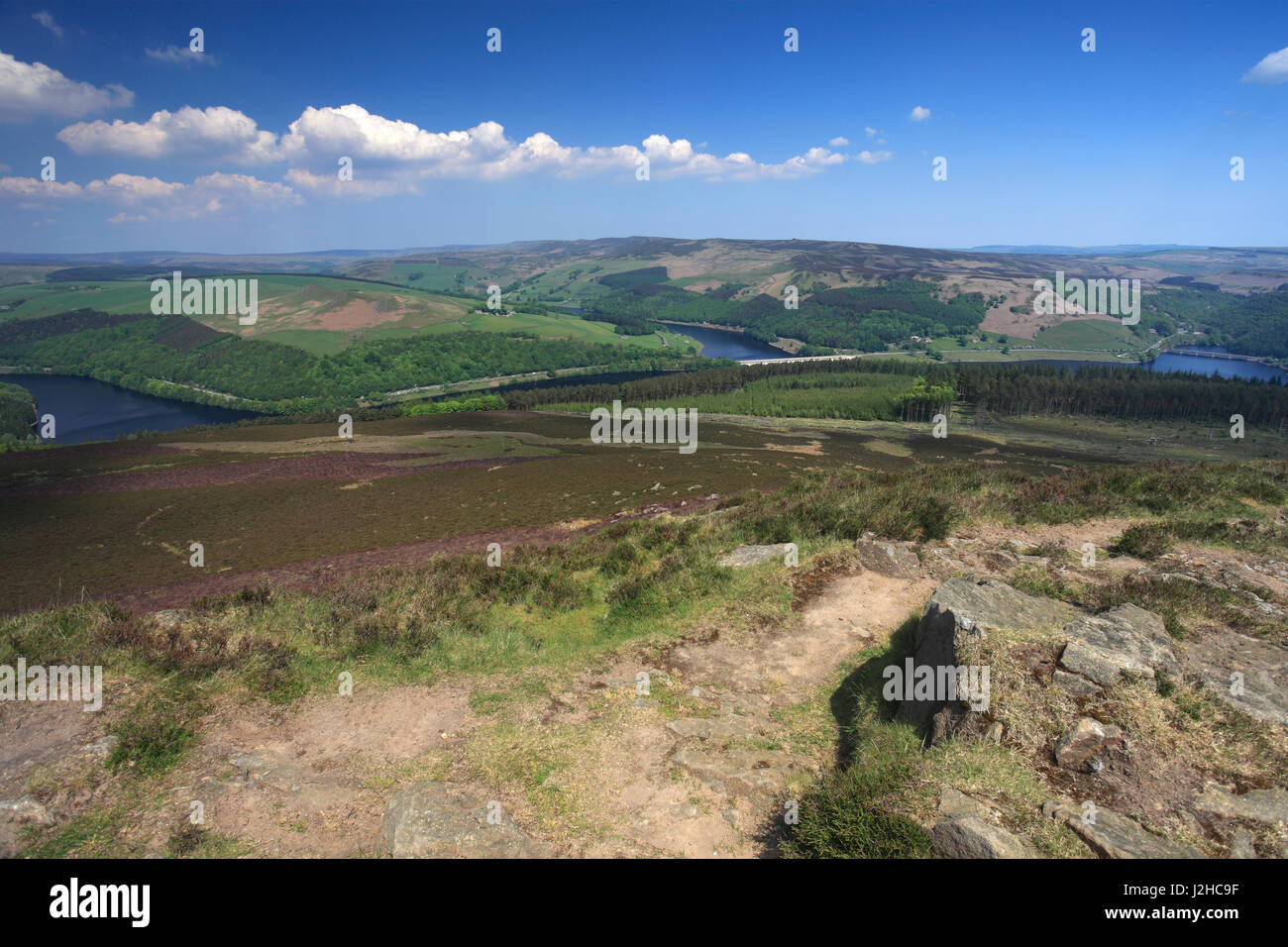 Summer view from Win Hill over Ladybower reservoir, Derwent Valley ...