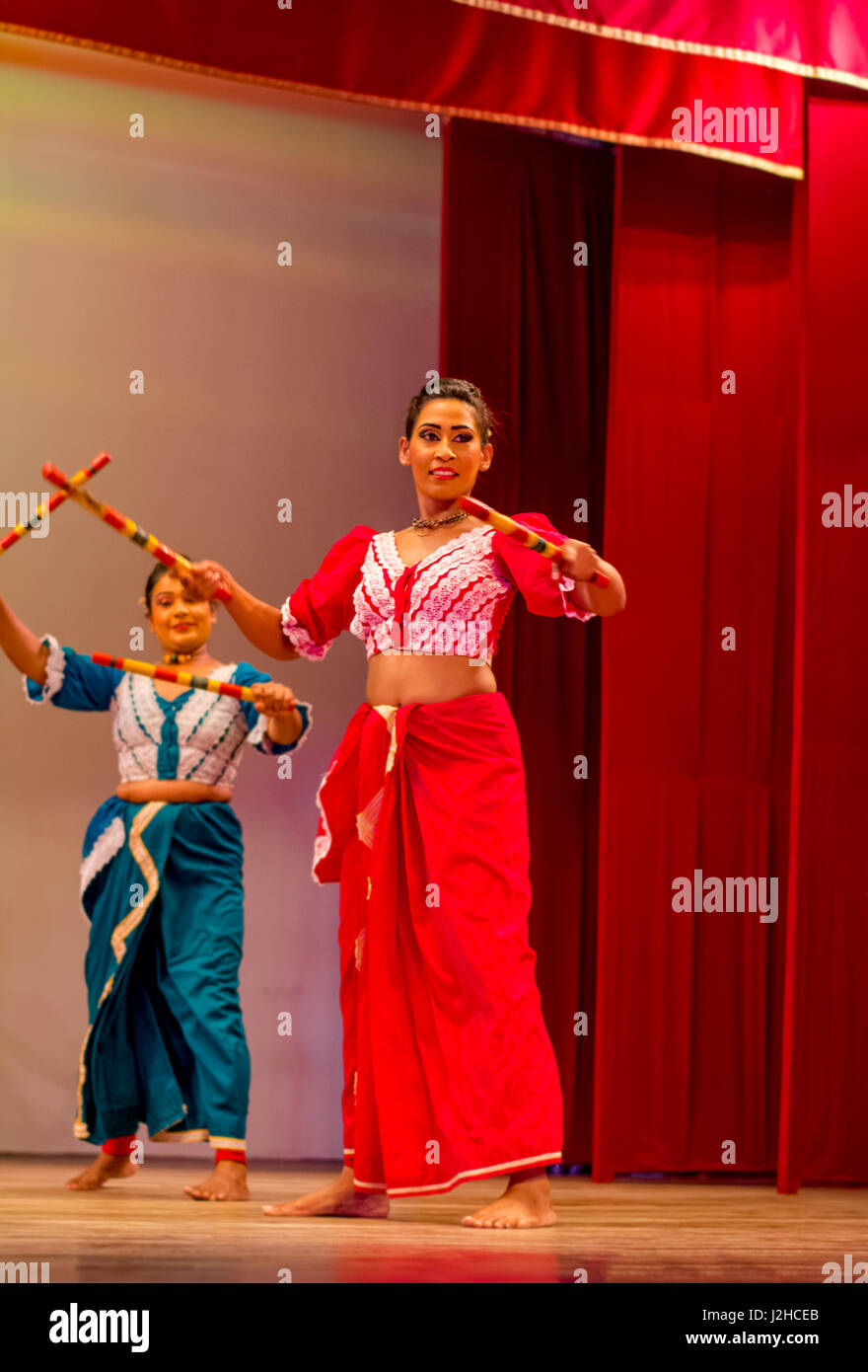 Sri Lankan traditional dance performance show Stock Photo - Alamy