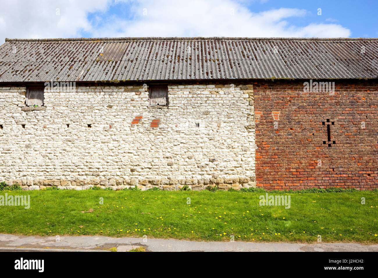 Old brick barn hi-res stock photography and images - Alamy
