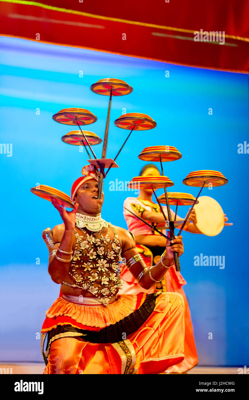 Sri Lankan traditional dance performance show Stock Photo - Alamy