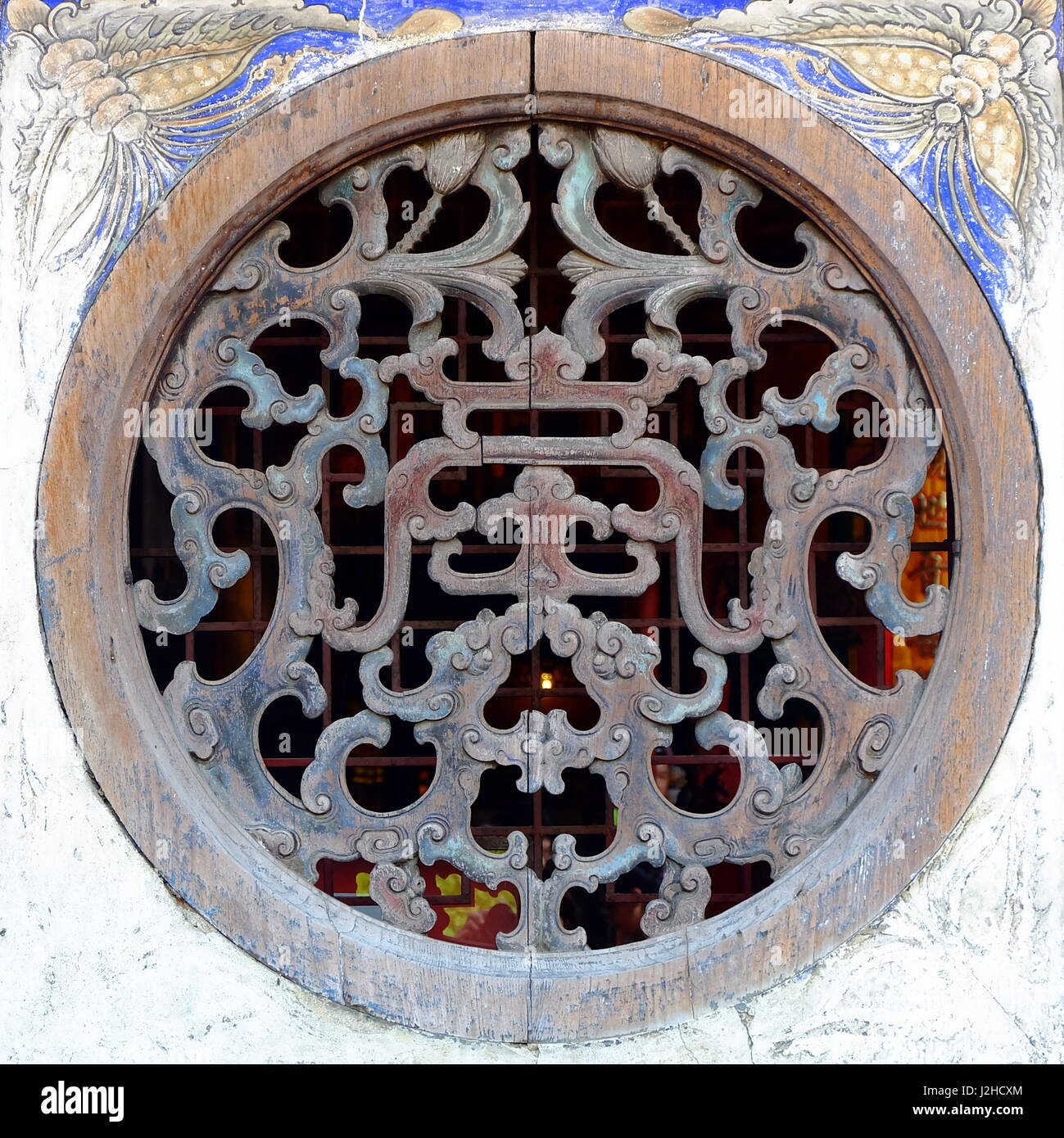 Vintage Chinese Wood Window Stock Photo - Alamy