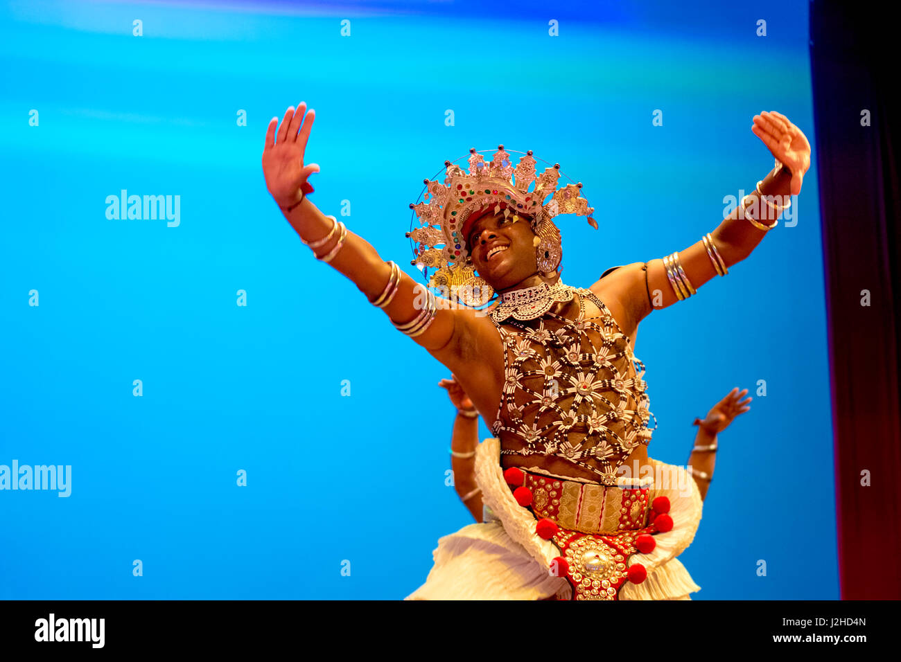 Sri Lankan traditional dance performance show Stock Photo - Alamy