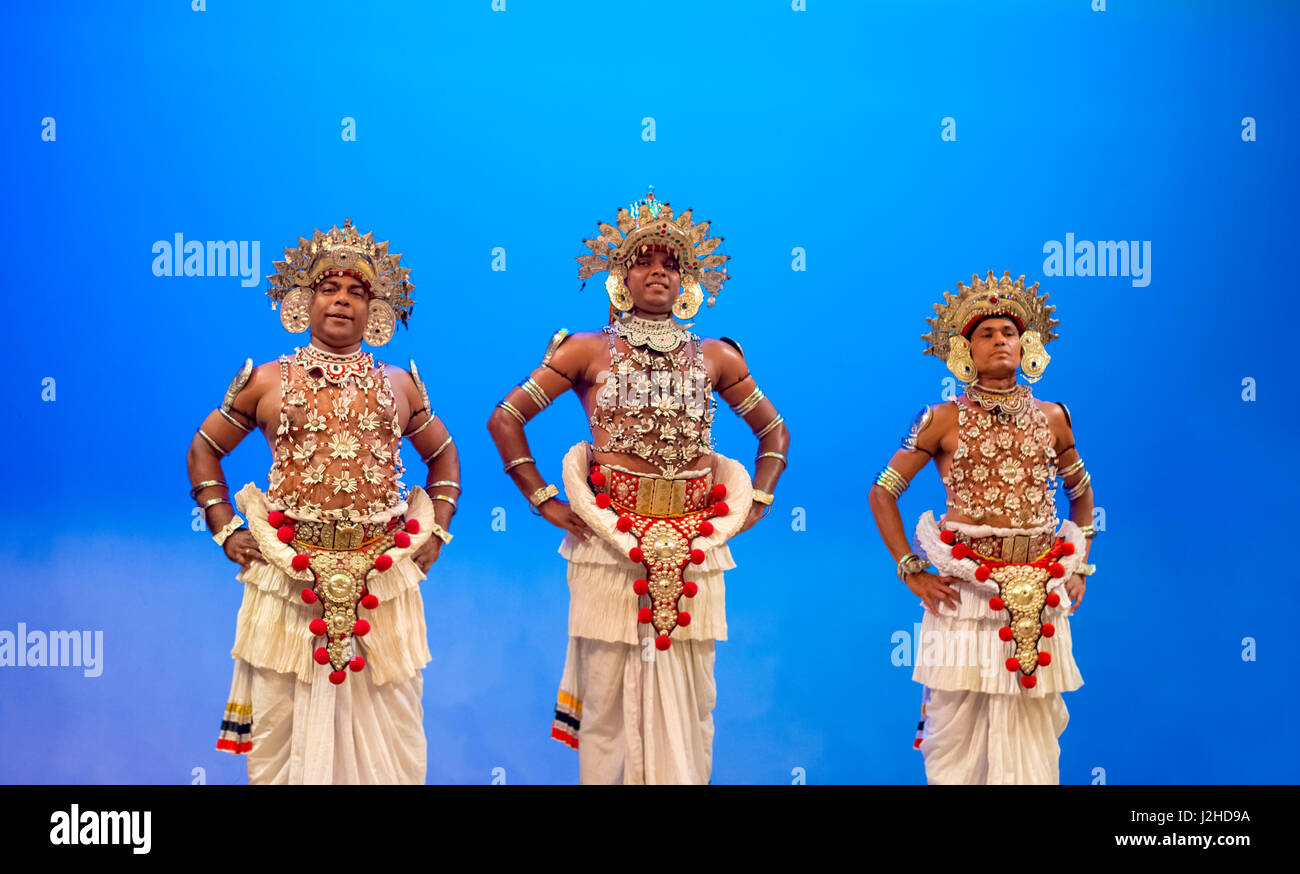 Sri Lankan traditional dance performance show Stock Photo - Alamy