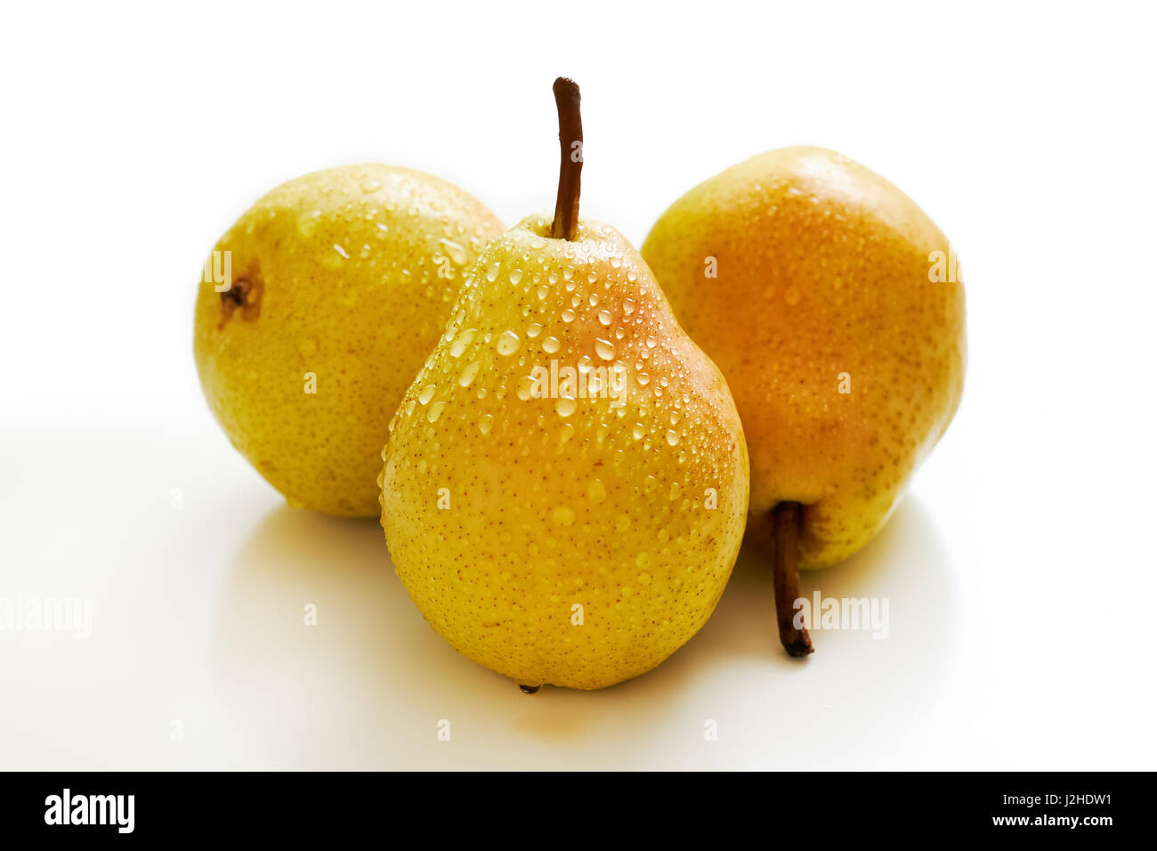 Fresh williams pears (Bartlett pear) isolated on white background ...