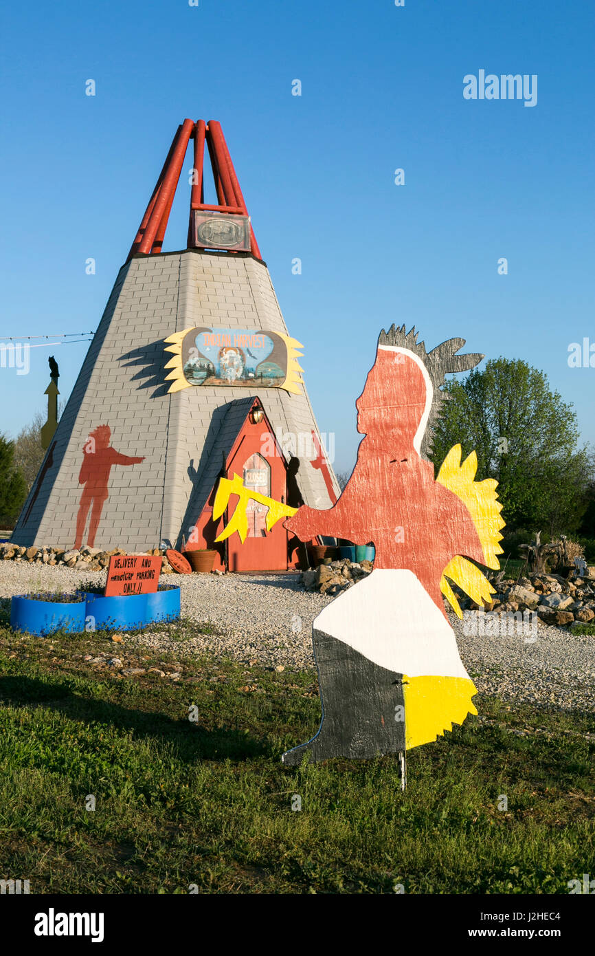 Native American trading post, Pacific, Missouri, USA. Route 66 Stock ...