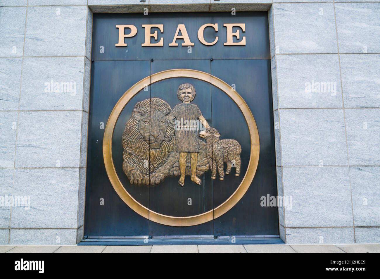 Peace sign in the Community of Christ world headquarter temple in ...