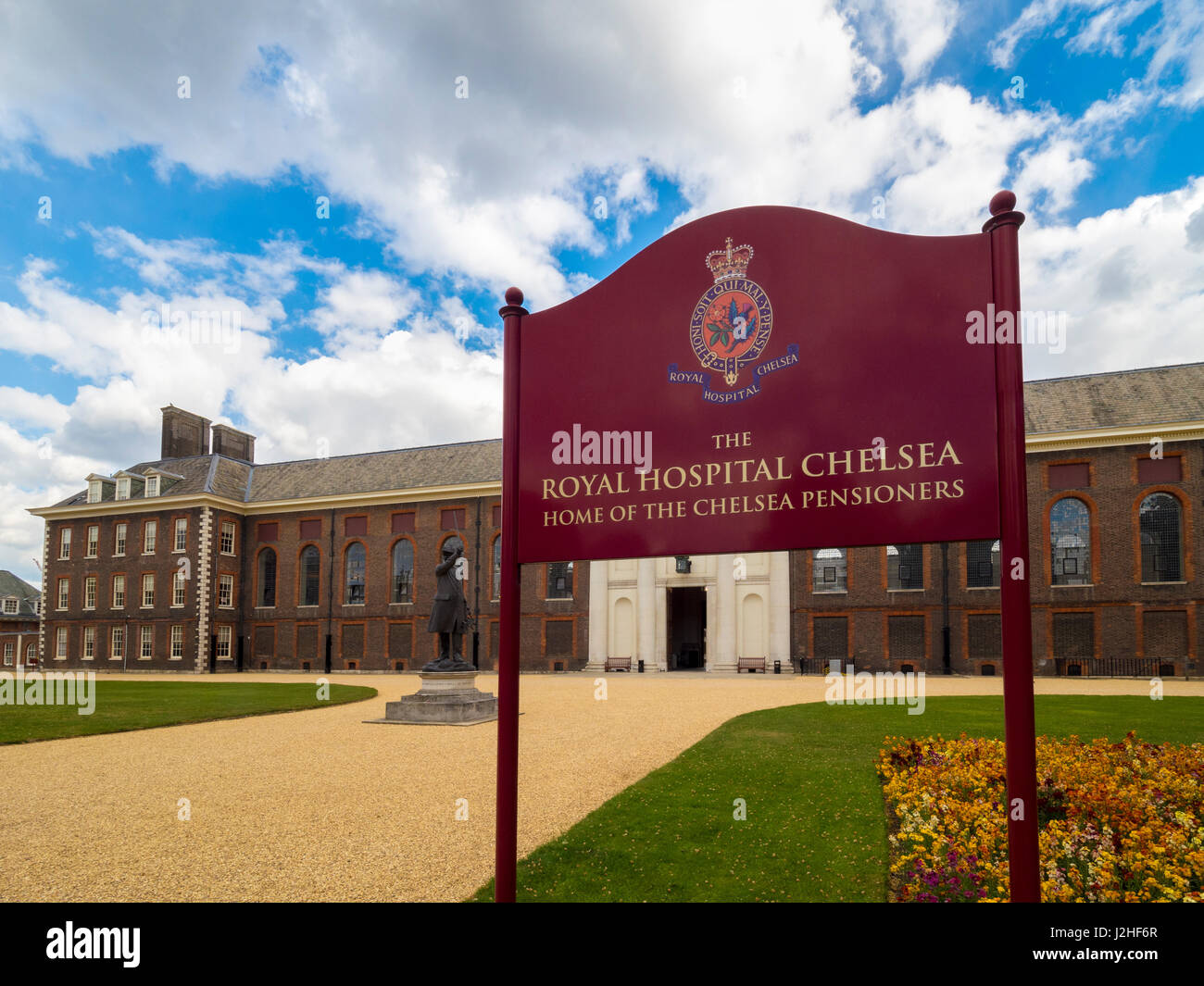 The "In-Pensioner" bronze statue of a Chelsea pensioner outside the ...