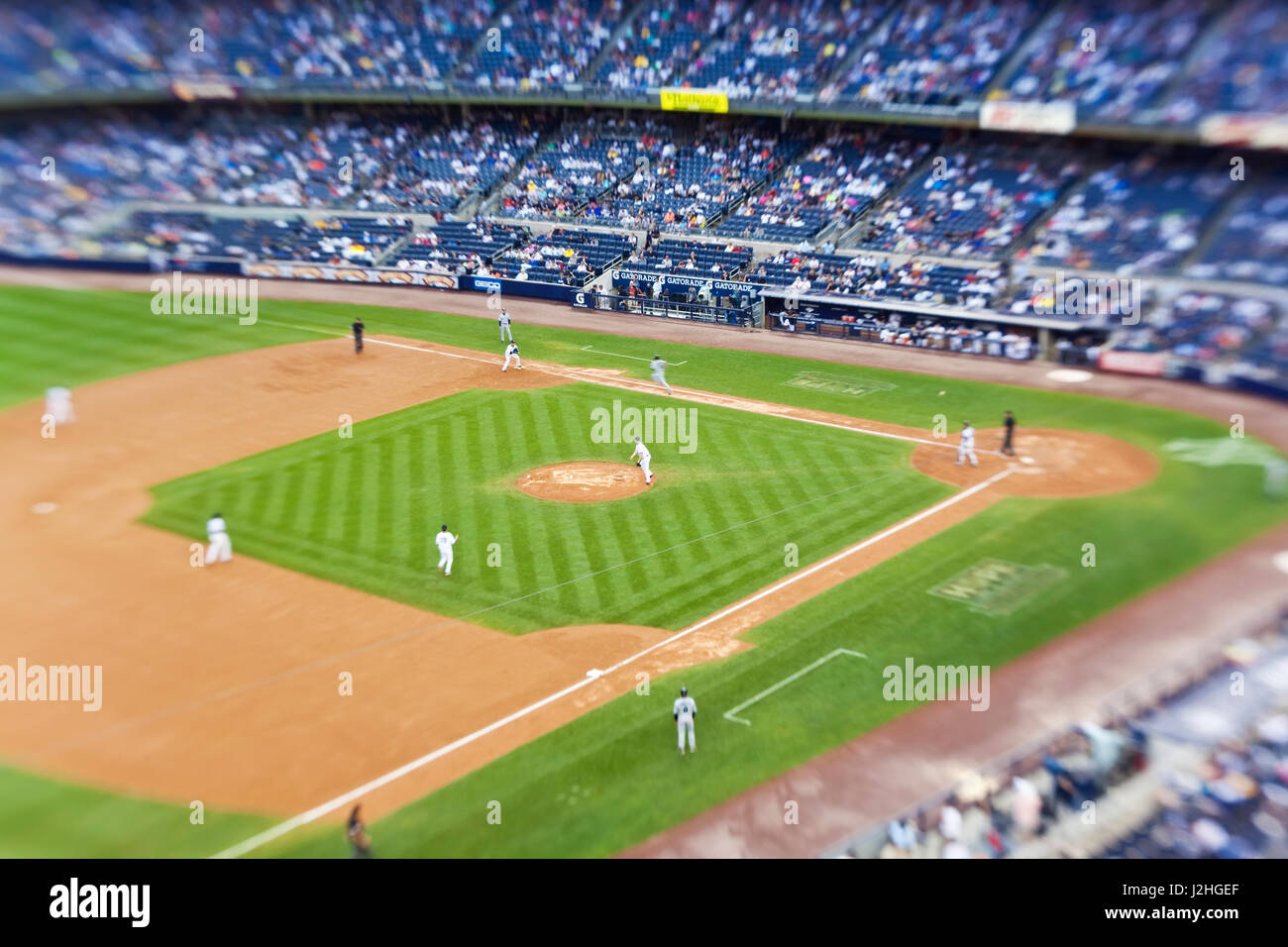 Baseball stadium crowd hi-res stock photography and images - Alamy