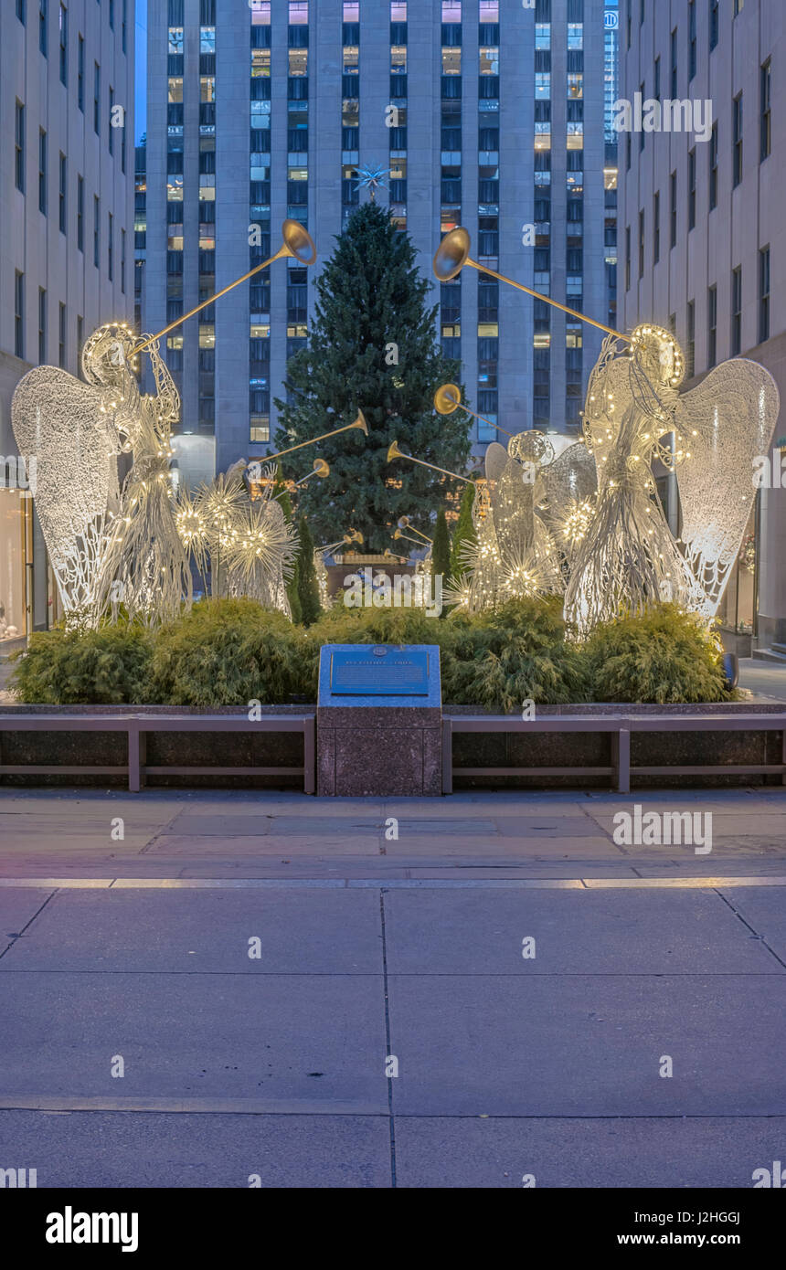 USA, New York, Rockefeller Center at Christmas (Large format sizes ...
