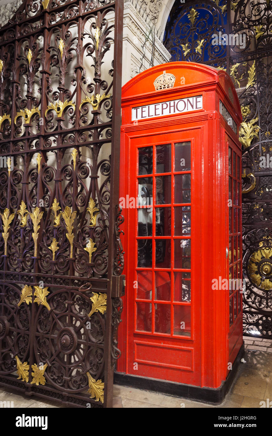 Popular tourist Red phone booth in night lights illumination in London ...