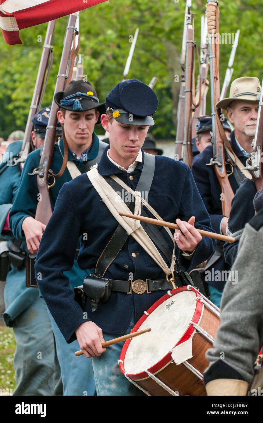 Union soldiers at the Thunder on the Roanoke Civil War reenactment in ...