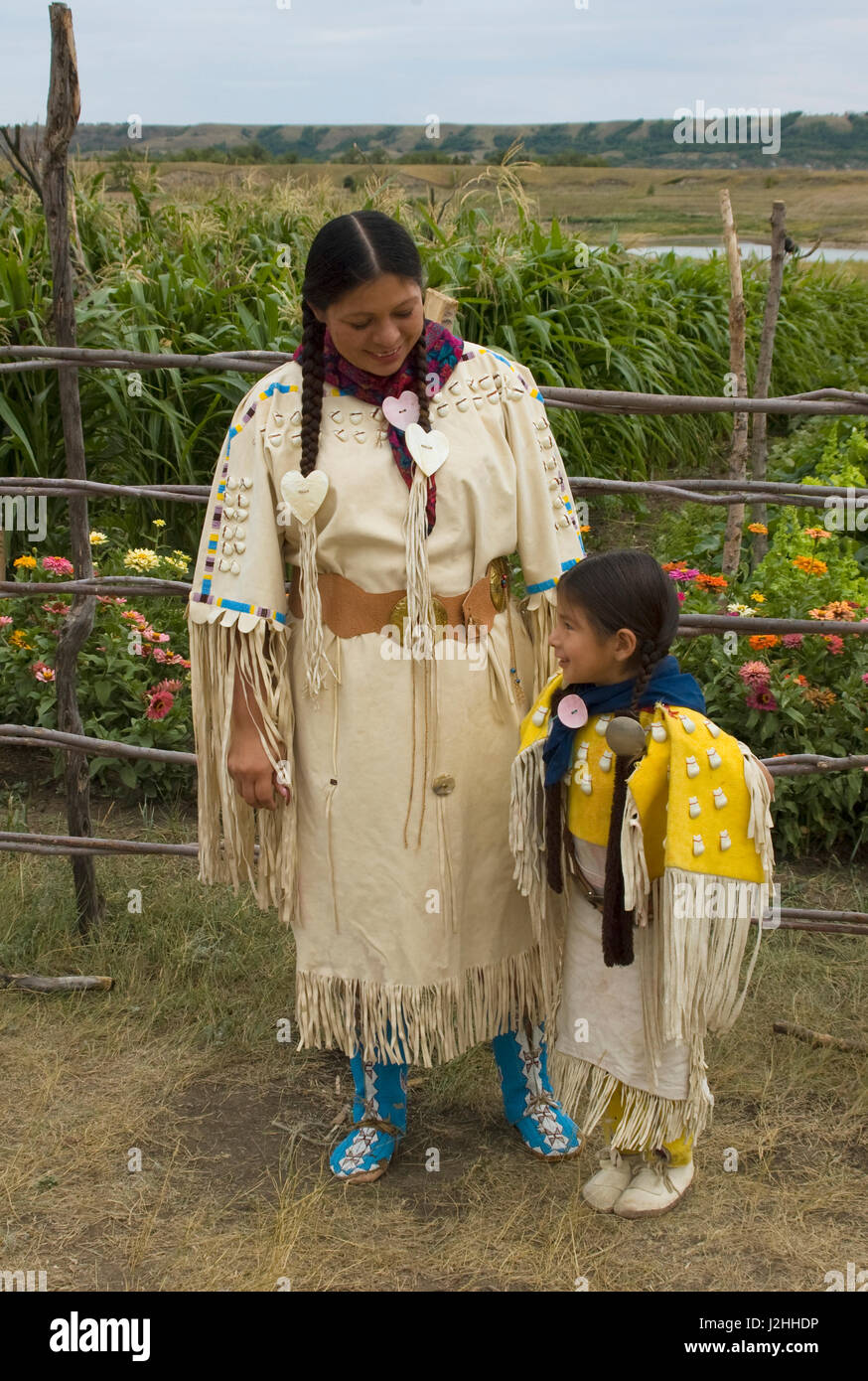 Mandan, Arikara and Hidatsa women tended to the crops in gardens and ...