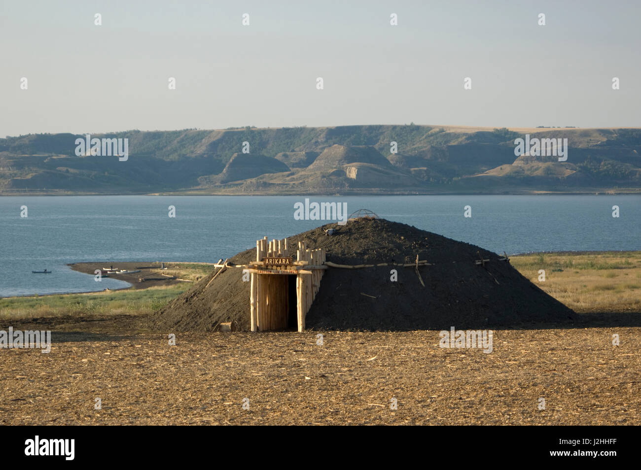 Earth lodge dakota hi-res stock photography and images - Alamy