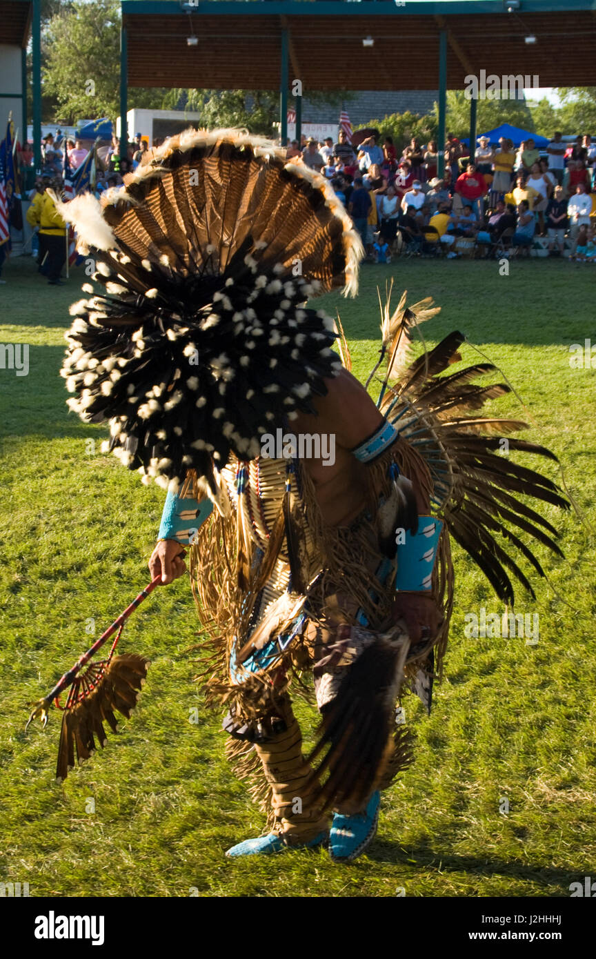Native american bustle hi-res stock photography and images - Alamy