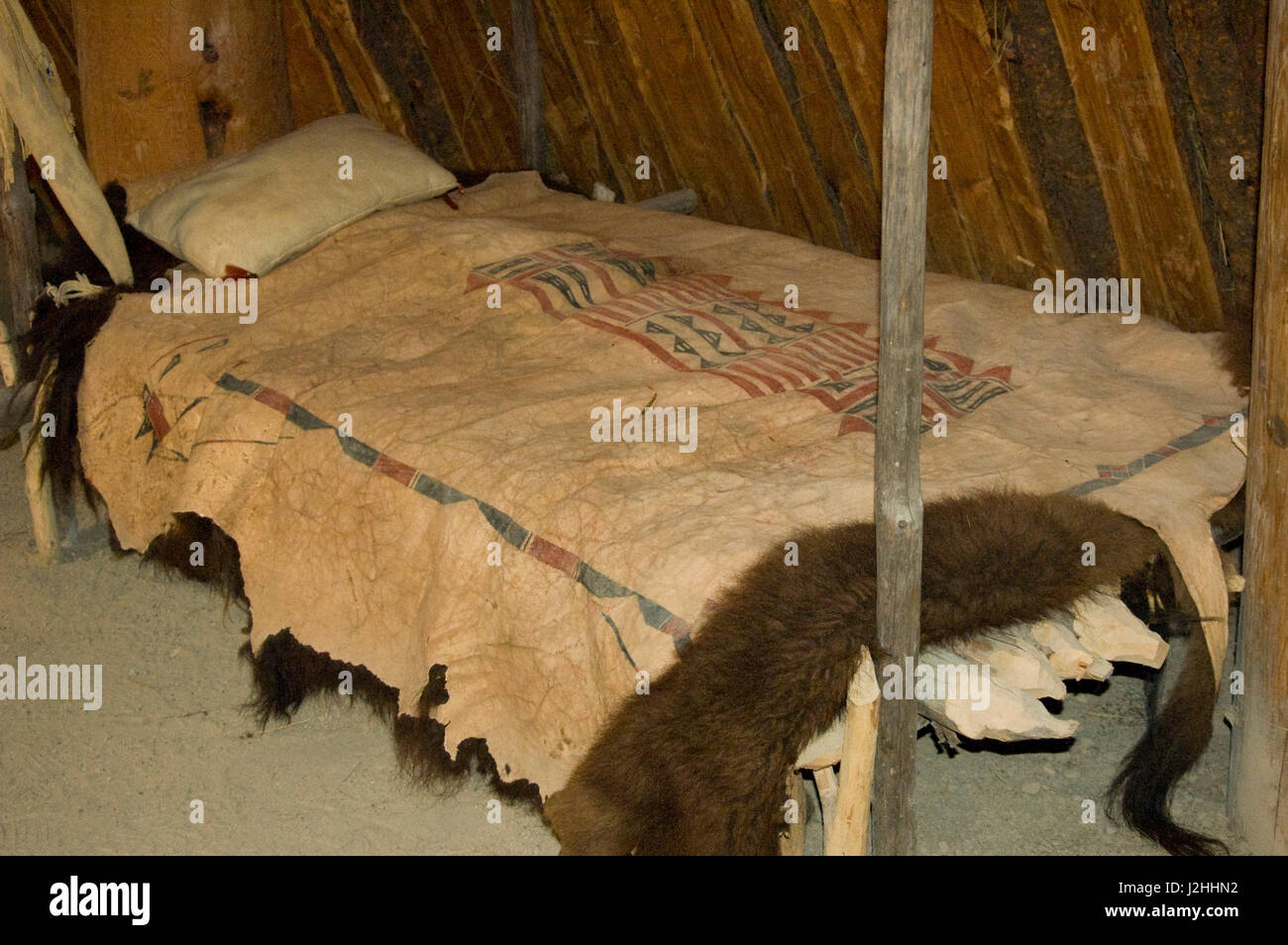 Earthen lodge hi-res stock photography and images - Alamy