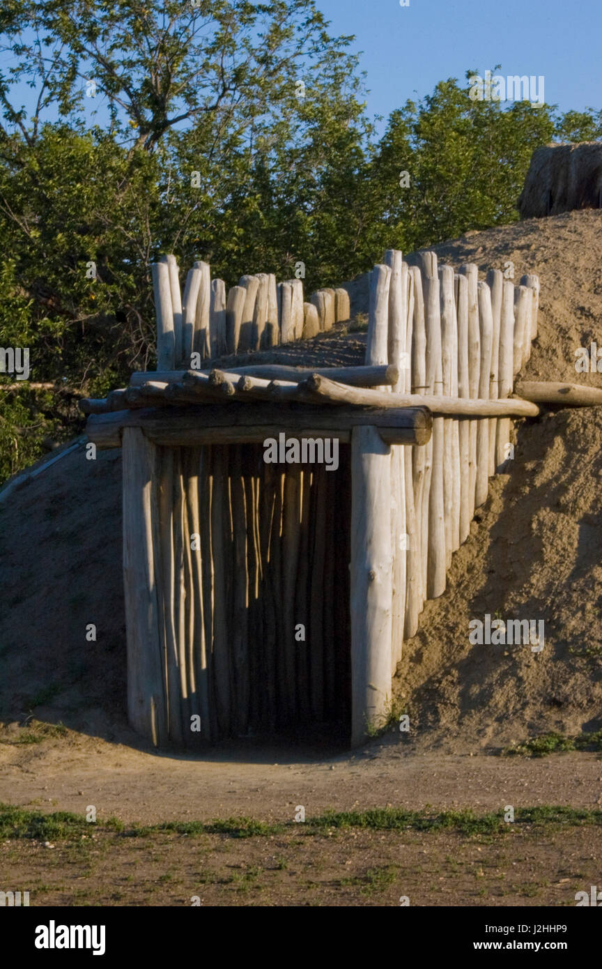 Dome shaped earth lodge hi-res stock photography and images - Alamy