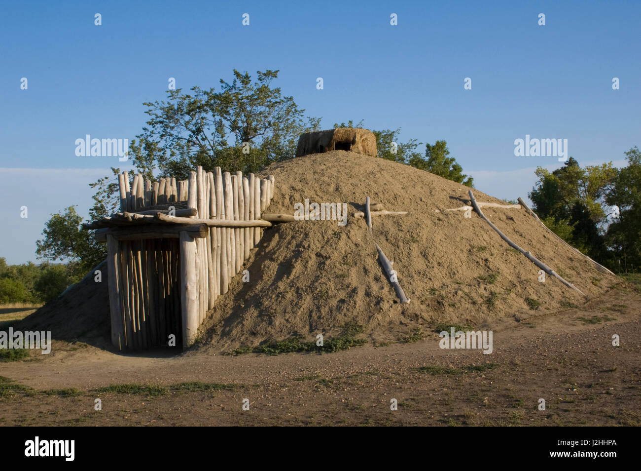Dome shaped earth lodge hi-res stock photography and images - Alamy