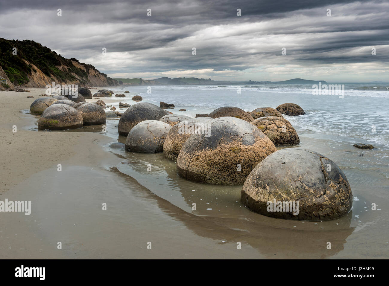 Moeraki Boulders, Round Rocks on the Beach, Coast, Moeraki, Otago ...