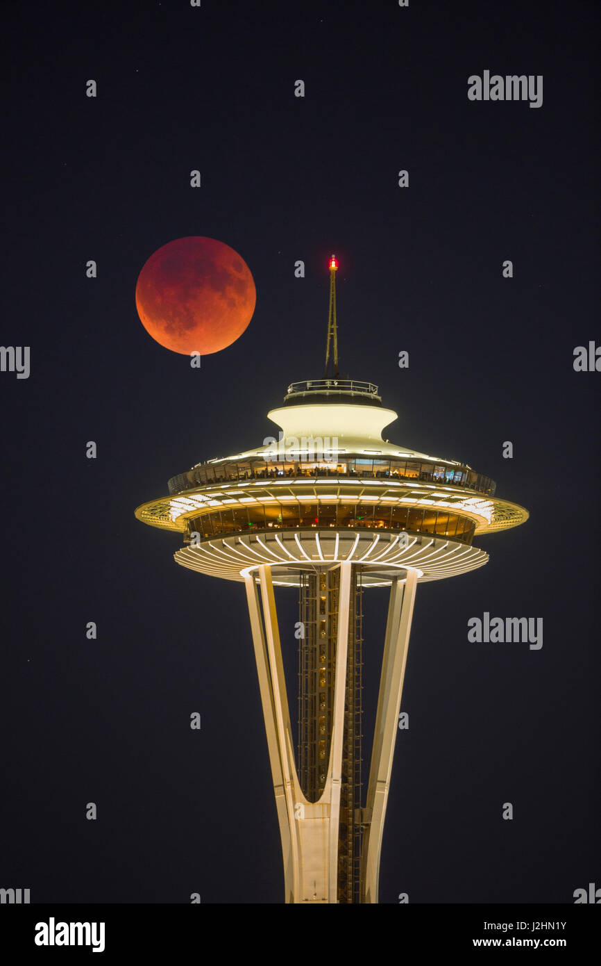 USA, Washington State. Blood moon (lunar eclipse) rises over Seattle ...