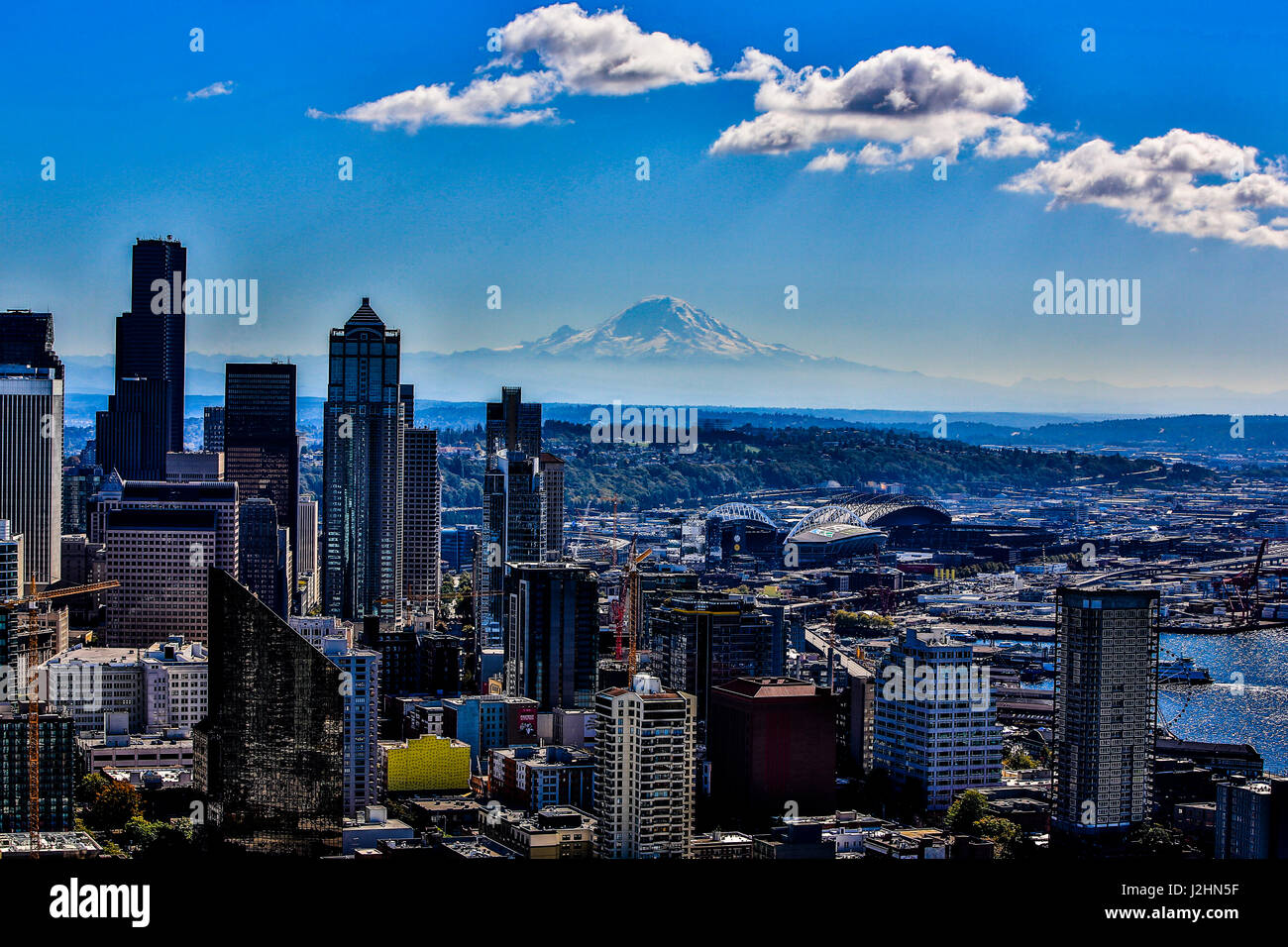 Seattle, Washington State. Downtown Seattle, and Mount Rainier view ...