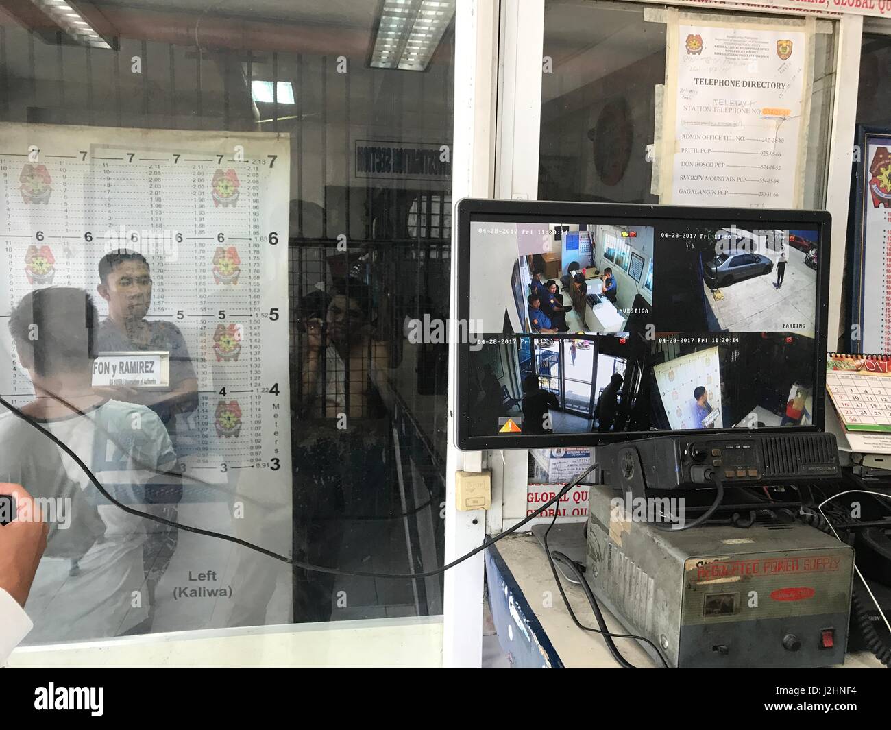 Profiling of an arrested man inside the crowded Manila Police Station 1 ...