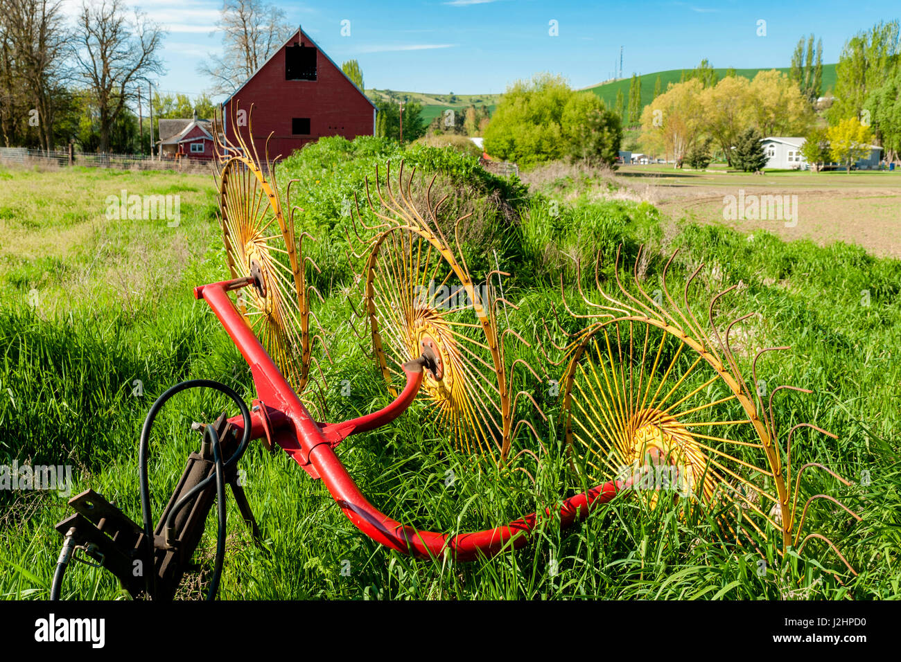 Dayton barn hay rake outside hi-res stock photography and images - Alamy