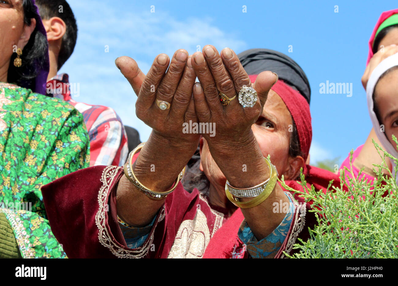 Anantnag, India. 28th Apr, 2017. Kashmiri Muslims look towards a cleric ...
