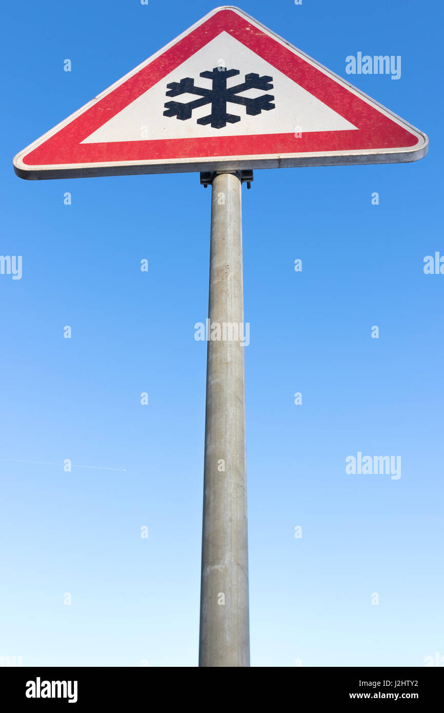 Road sign snowflake hi-res stock photography and images - Alamy