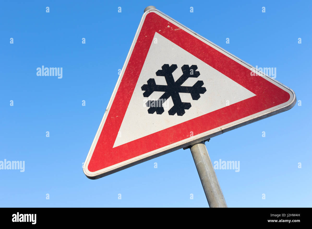 Road sign snowflake hi-res stock photography and images - Alamy